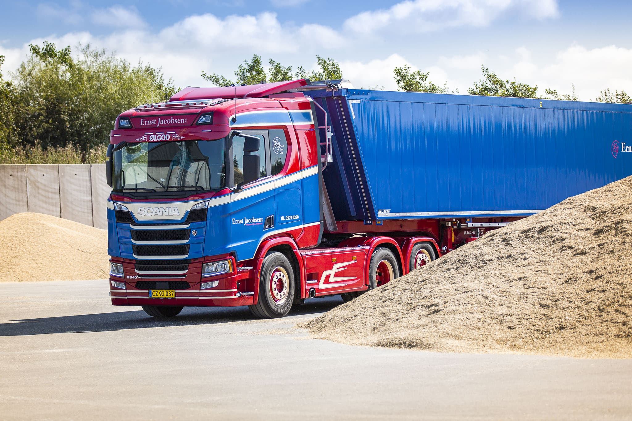 Faldsand, faldgrus & faldunderlag · Vognmand Ernst Jacobsen A/S